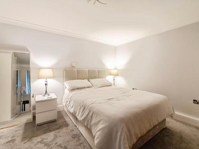 1 bedroom ground flat for sale