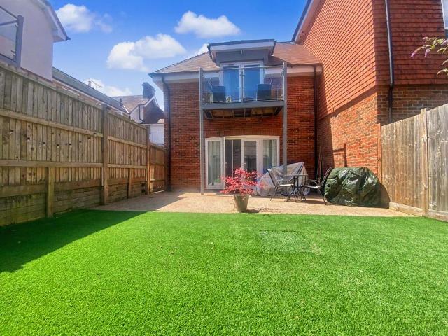 1 bedroom ground flat for sale