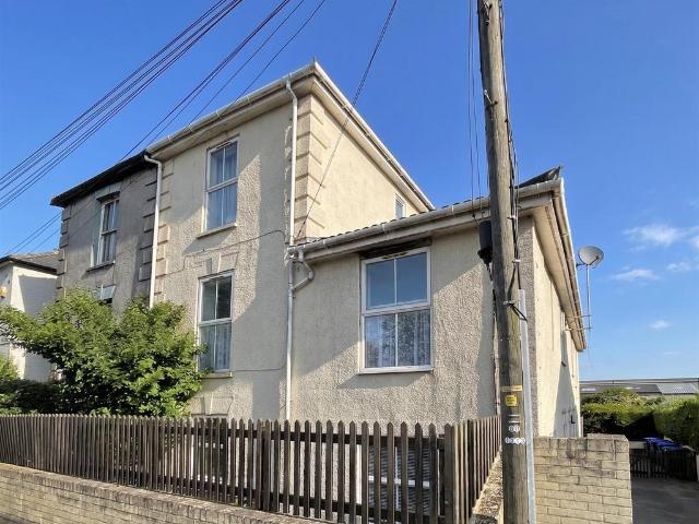 1 bedroom ground flat for sale
