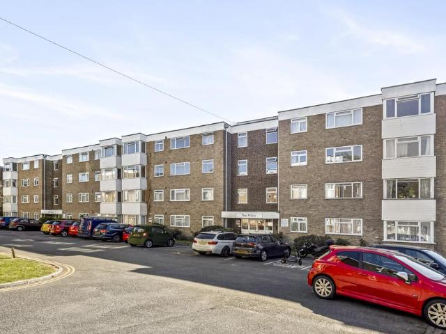 1 bedroom ground flat for sale