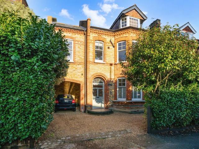 1 bedroom ground flat for sale