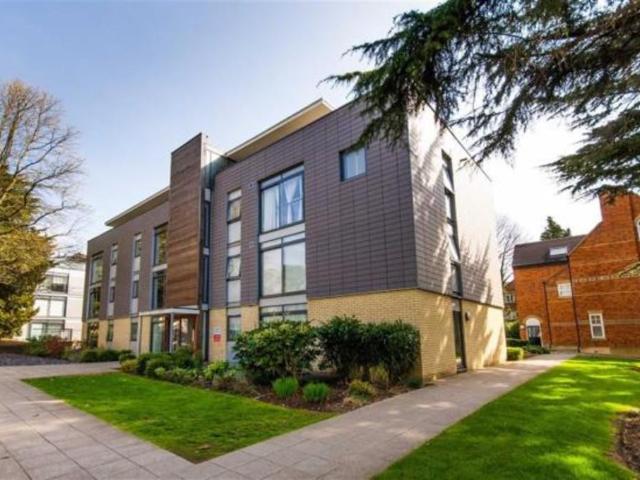 1 bedroom ground flat for sale