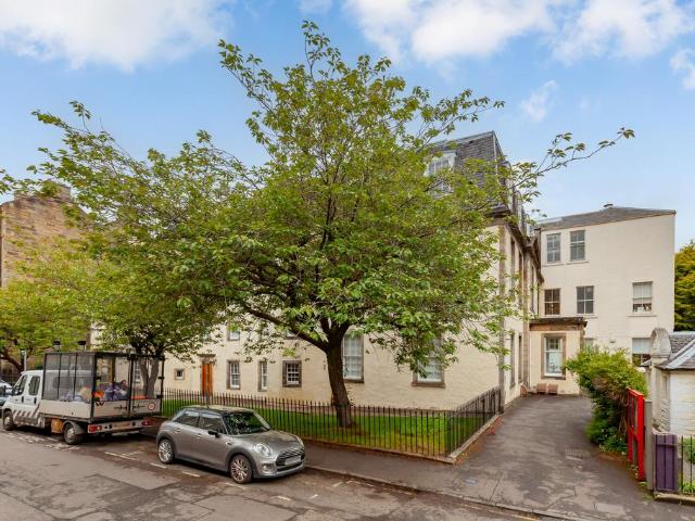 1 bedroom ground flat for sale
