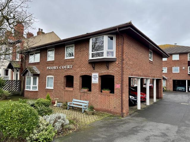 1 bedroom ground flat for sale