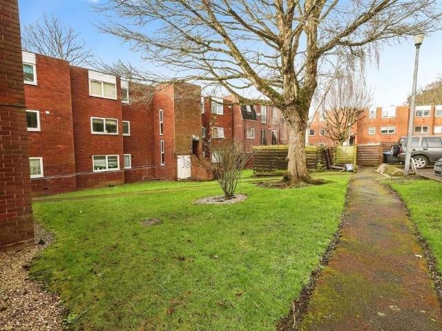 1 bedroom ground flat for sale