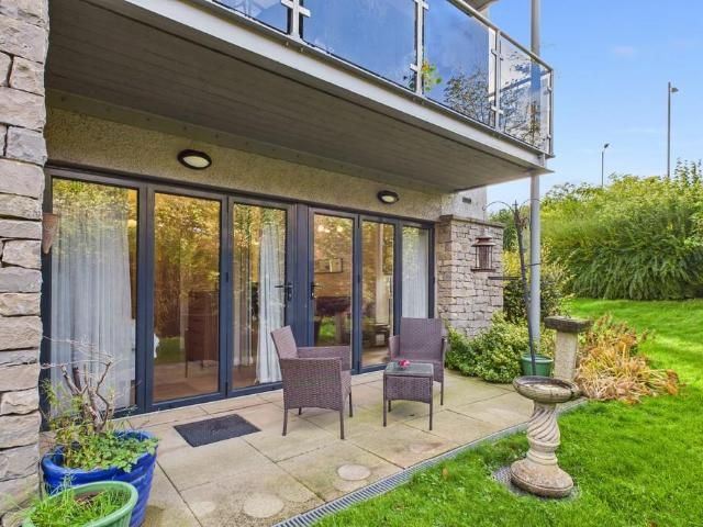 1 bedroom ground flat for sale