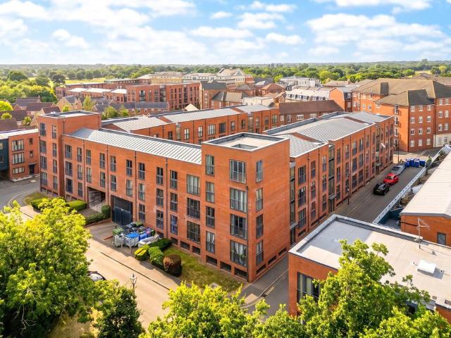 1 bedroom ground flat for sale