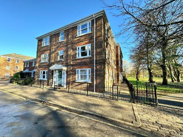 1 bedroom ground flat for sale