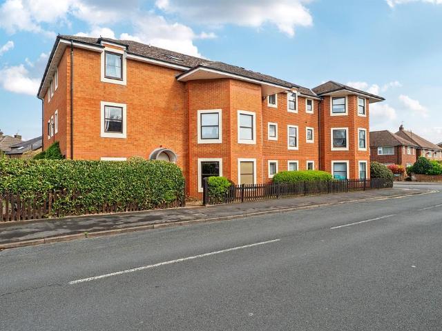 1 bedroom ground flat for sale