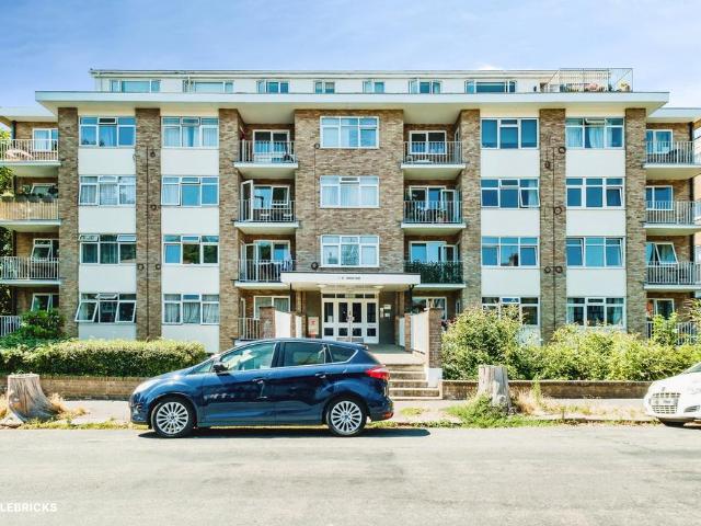1 bedroom ground flat for sale