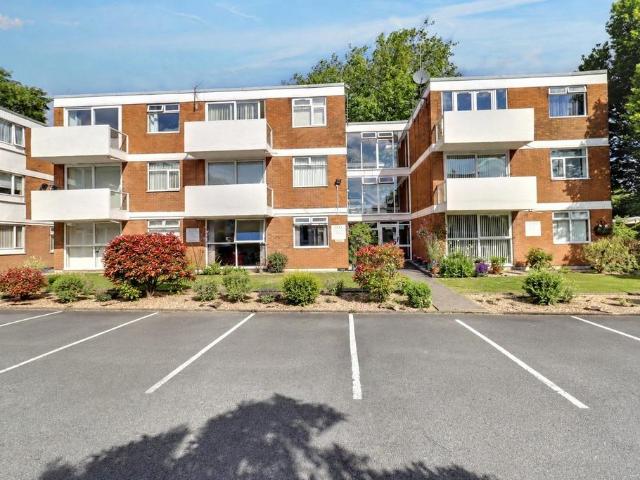 1 bedroom ground flat for sale