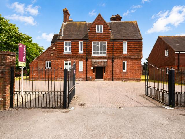 1 bedroom ground flat for sale