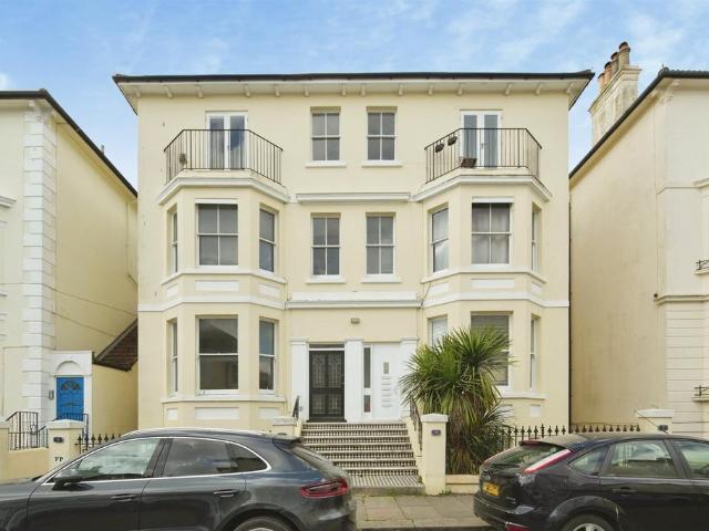 1 bedroom ground flat for sale