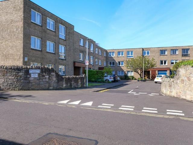 1 bedroom ground flat for sale