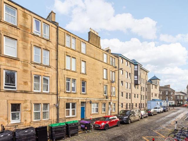 2 bedroom ground flat for sale