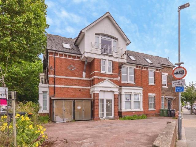 1 bedroom ground flat for sale