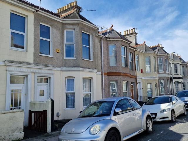1 bedroom ground flat for sale