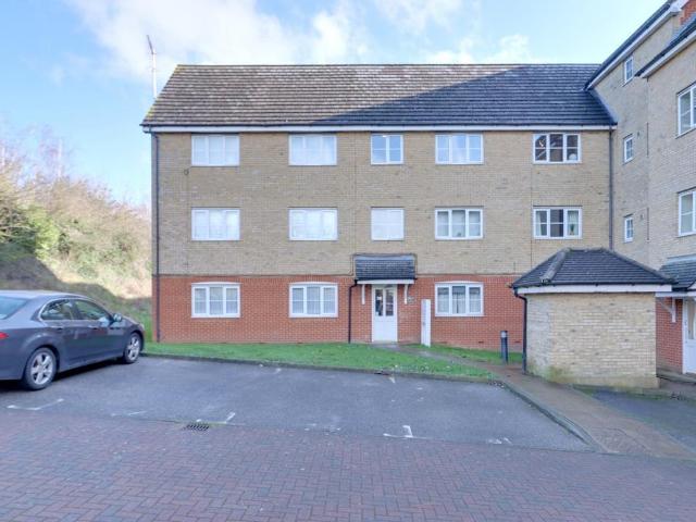 1 bedroom ground flat for sale