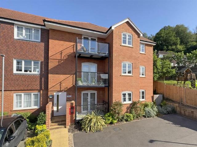 1 bedroom ground flat for sale