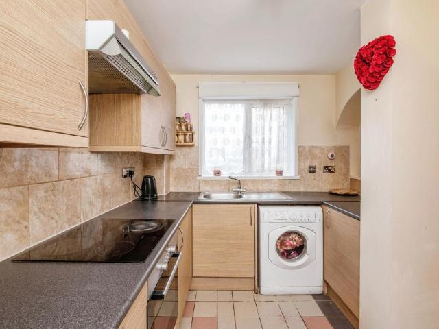 1 bedroom ground flat for sale