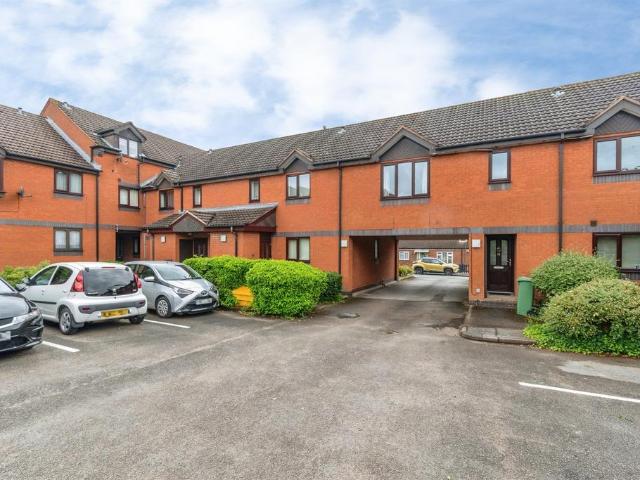 1 bedroom ground flat for sale