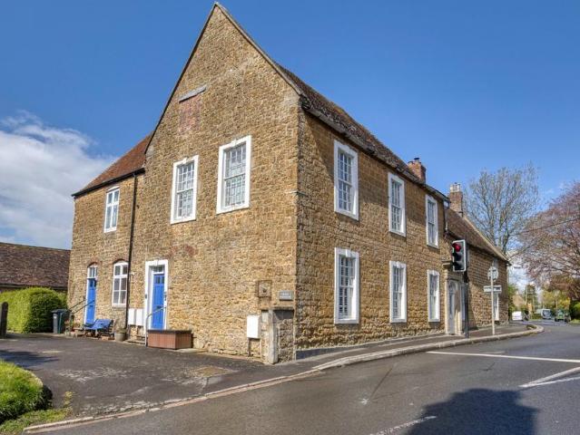 1 bedroom ground flat for sale