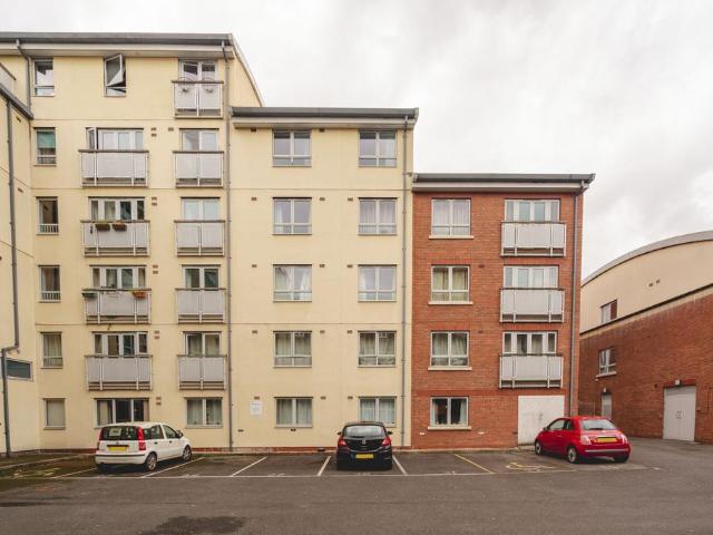 1 bedroom ground flat for sale