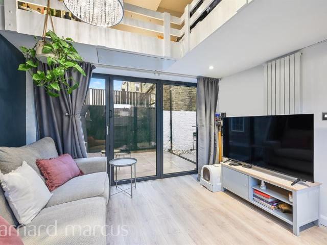 1 bedroom ground flat for sale