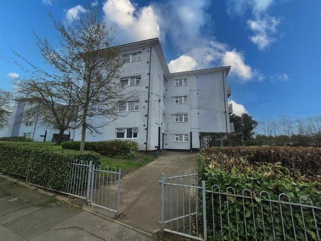 1 bedroom ground flat for sale