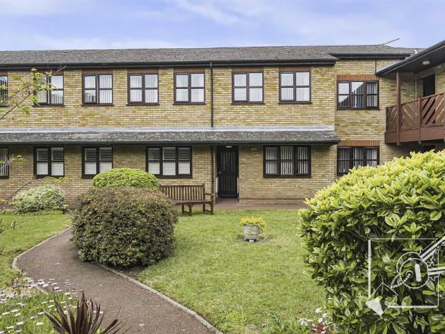 1 bedroom ground flat for sale