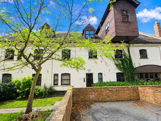 1 bedroom ground flat for sale