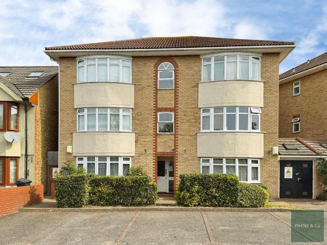 1 bedroom ground flat for sale
