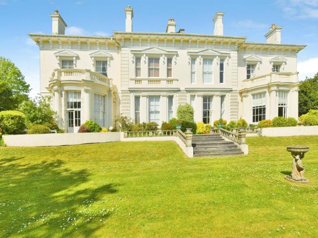 1 bedroom ground flat for sale