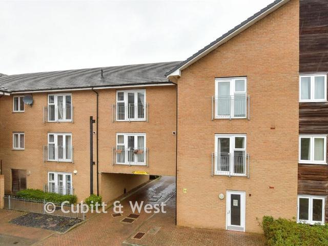 1 bedroom ground flat for sale