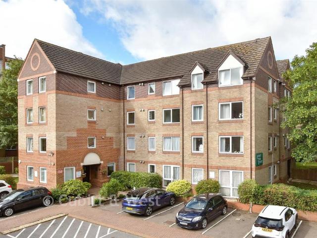 1 bedroom ground flat for sale