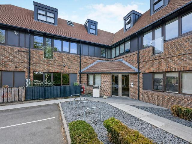 1 bedroom ground flat for sale