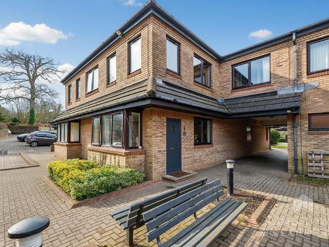 1 bedroom ground flat for sale