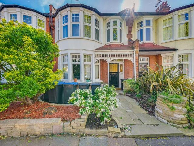 1 bedroom ground flat for sale