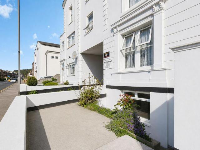 1 bedroom ground flat for sale