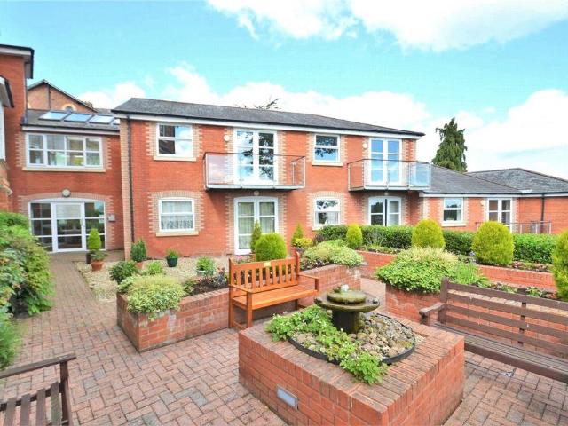 1 bedroom ground flat for sale