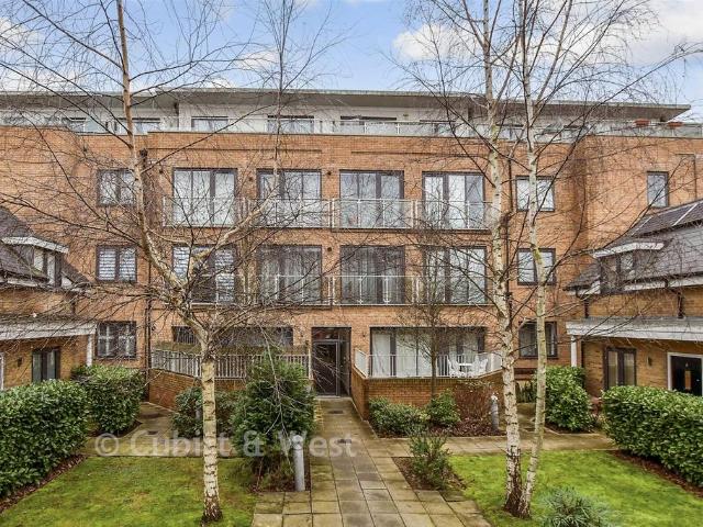1 bedroom ground flat for sale