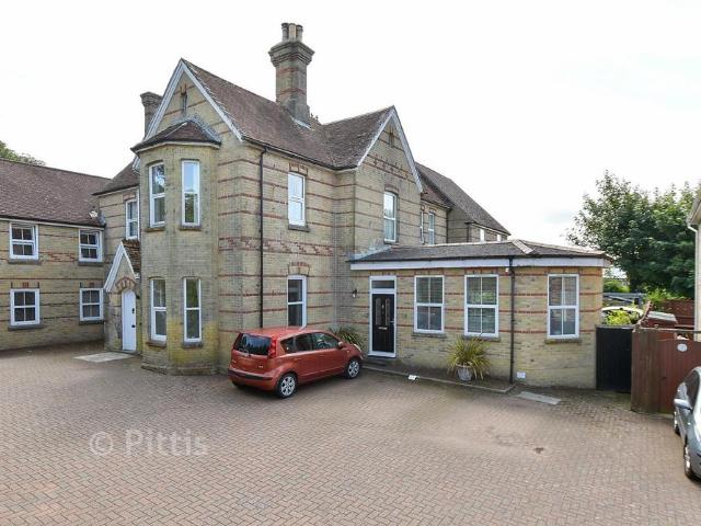 1 bedroom ground flat for sale