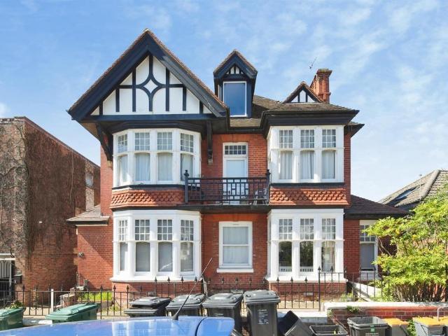 1 bedroom ground flat for sale