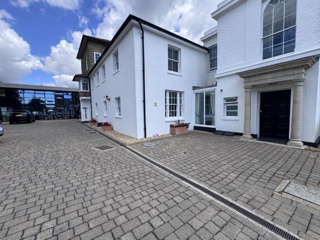 1 bedroom ground flat for sale