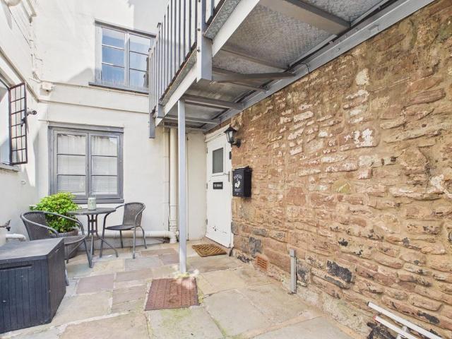 1 bedroom ground flat for sale