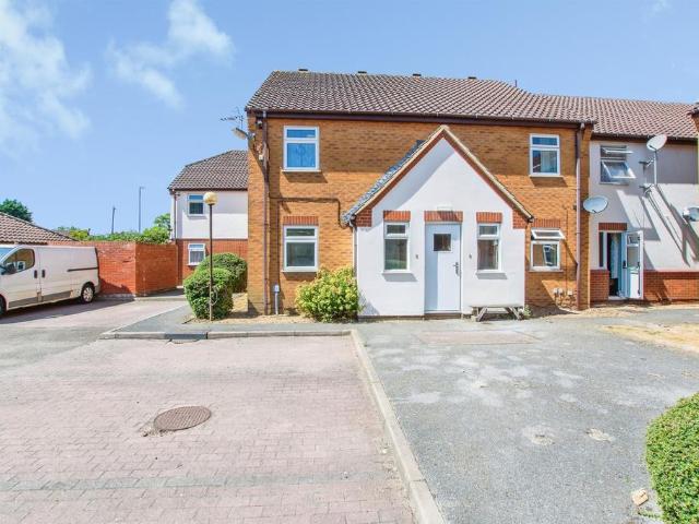 1 bedroom ground flat for sale