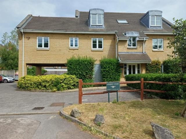 1 bedroom ground flat for sale