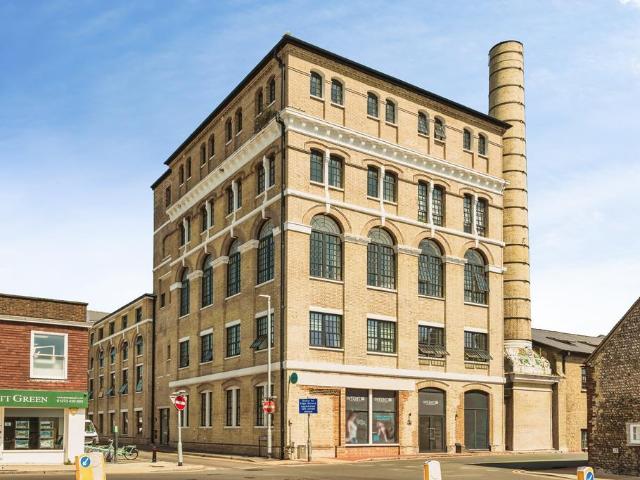 1 bedroom ground flat for sale