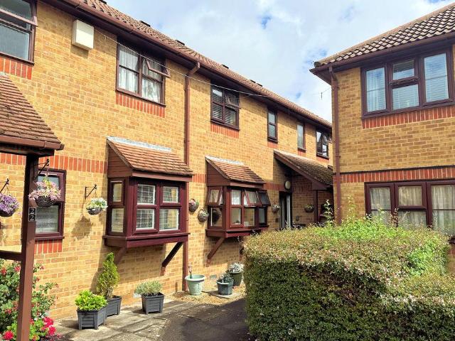 1 bedroom ground flat for sale