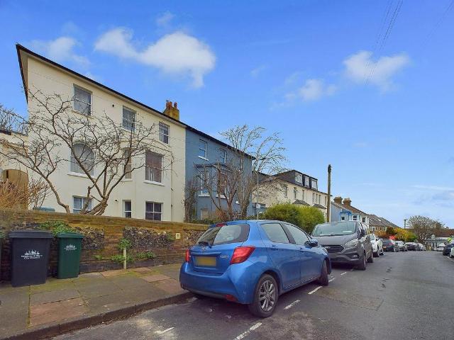 1 bedroom ground flat for sale
